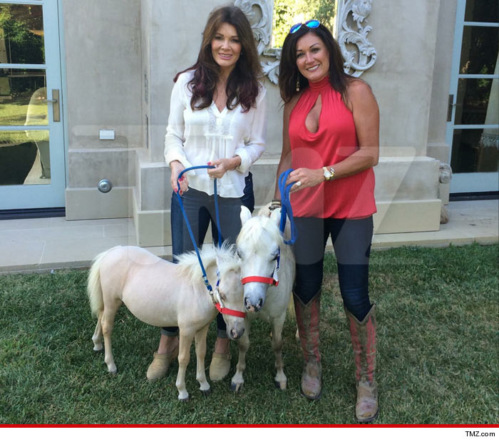 Lisa Vanderpump -- My Little Little Ponies Fly Private (PHOTOS) | TMZ.com