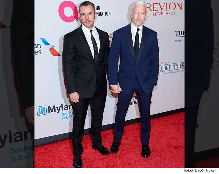 Anderson Cooper and Partner Ben Maisani Lock Hands in NYC | TMZ.com