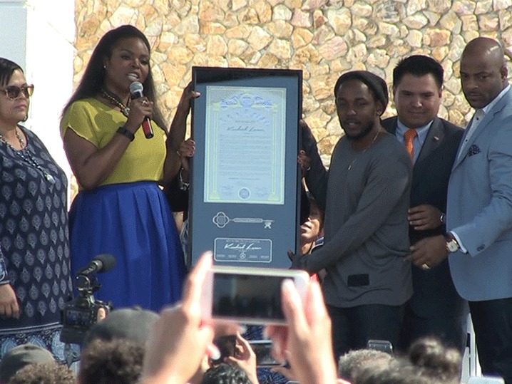 Kendrick Lamar -- Receives Key to Compton ... Mayor Disses Drake | TMZ.com