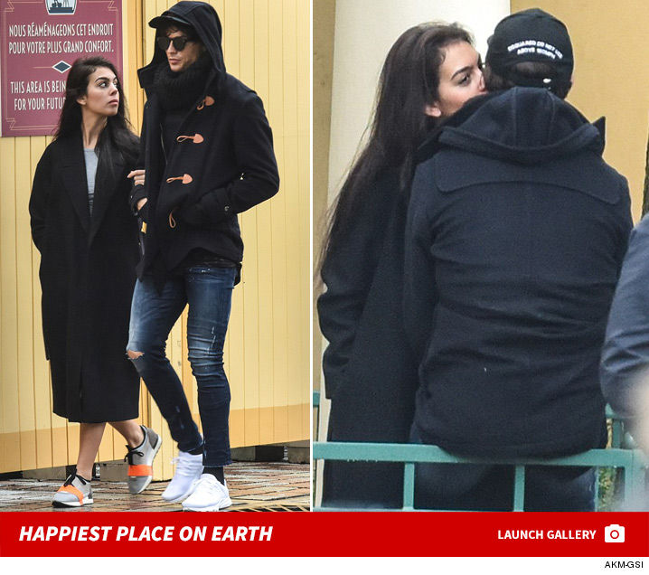 Cristiano Ronaldo's UNDERCOVER KISSING SESSION at Paris Disneyland ...