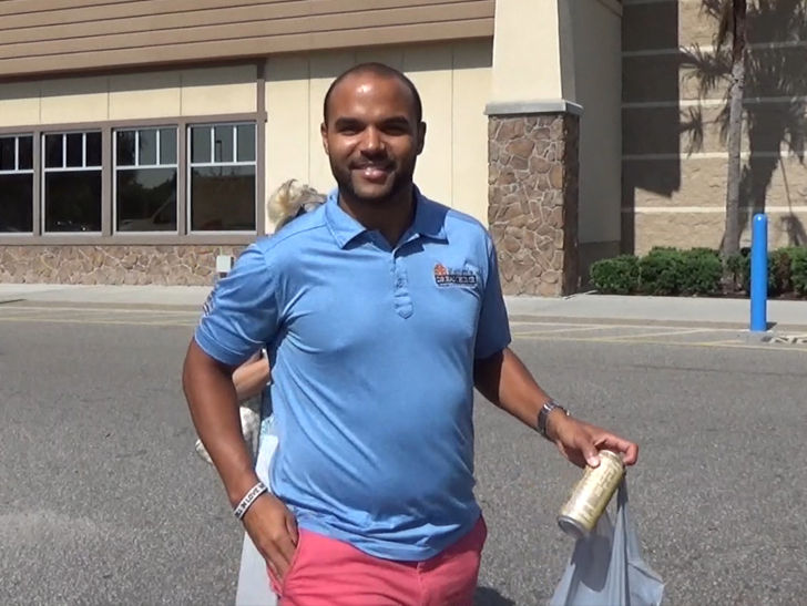 O.J. Simpson's Son Justin Out Shopping As Dad's Granted Parole | TMZ.com