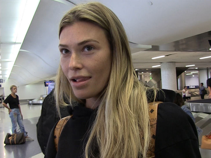 S.I. Swimsuit Model Samantha Hoopes: Here's Why I Stopped Dating ...