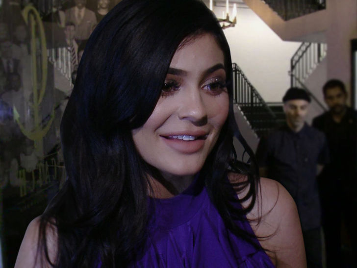 Kylie Jenner Drops Around $10k on Pink Neon 'PLASTIC' Sign for Glam ...