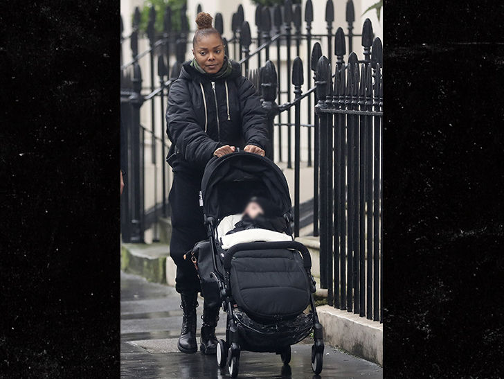 Janet Jackson's a Hands-On Mom with Baby Eissa | TMZ.com