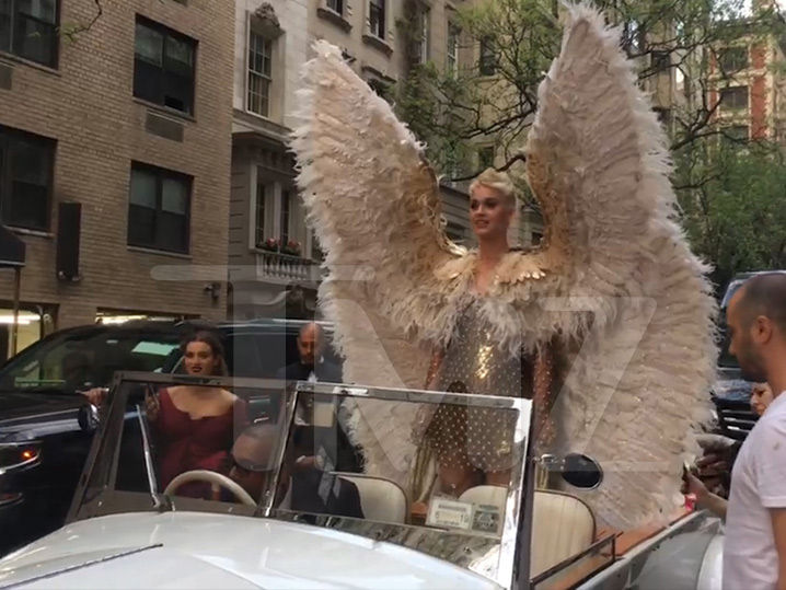 Katy Perry Nearly Missed Met Gala After Old, Classic Car Stalled | TMZ.com