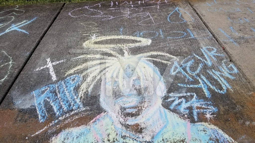 XXXtentacion Tribute at Death Scene | Photo 1 | TMZ.com