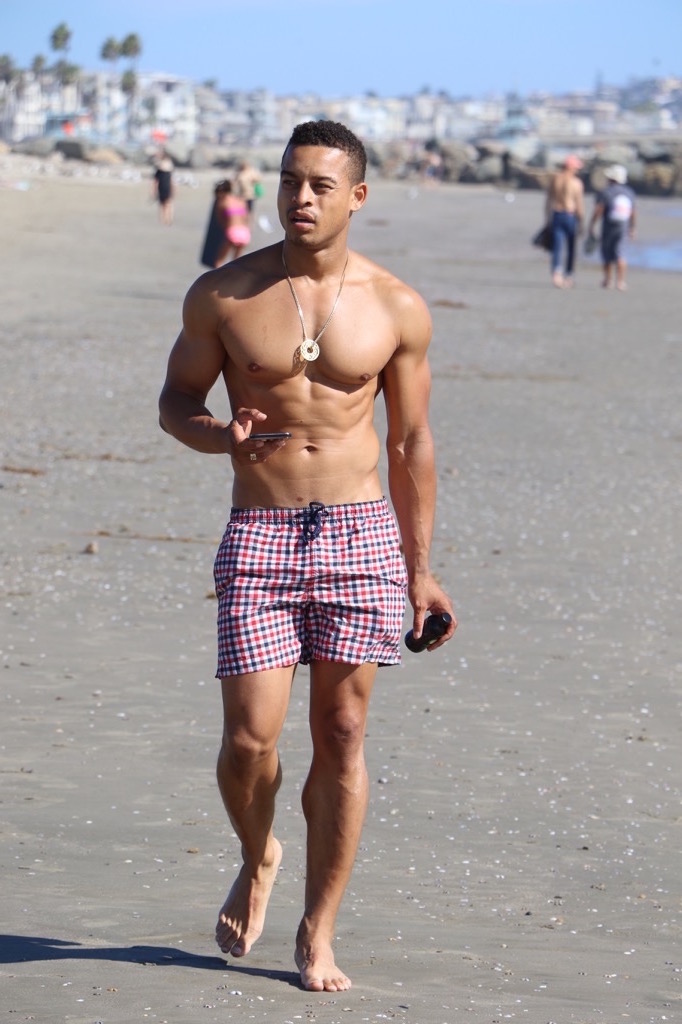 Robert Richard Ripped At The Beach Photo 1