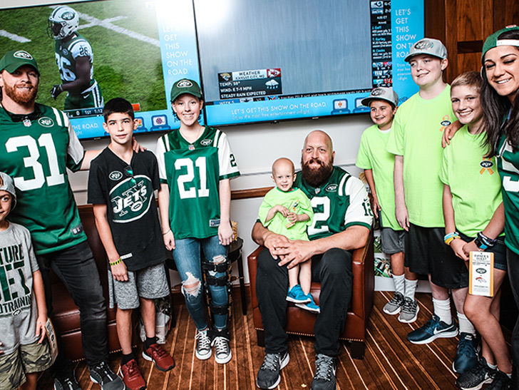WWE's Big Show Hits NY Jets Game, Helps Kids Fight Cancer | TMZ.com