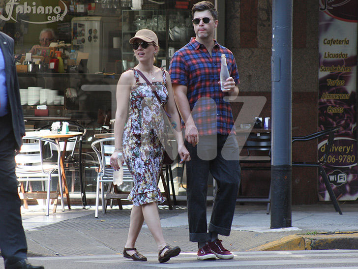 Scarlett Johansson & Colin Jost Get Handsy During Trip to Argentina ...