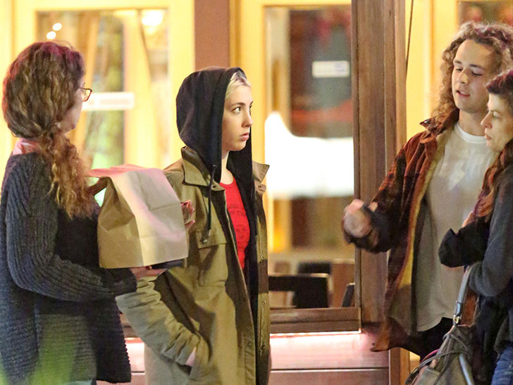 Luke Perry's Son, Fiancee and Ex-Wife Come Together for Dinner | TMZ.com