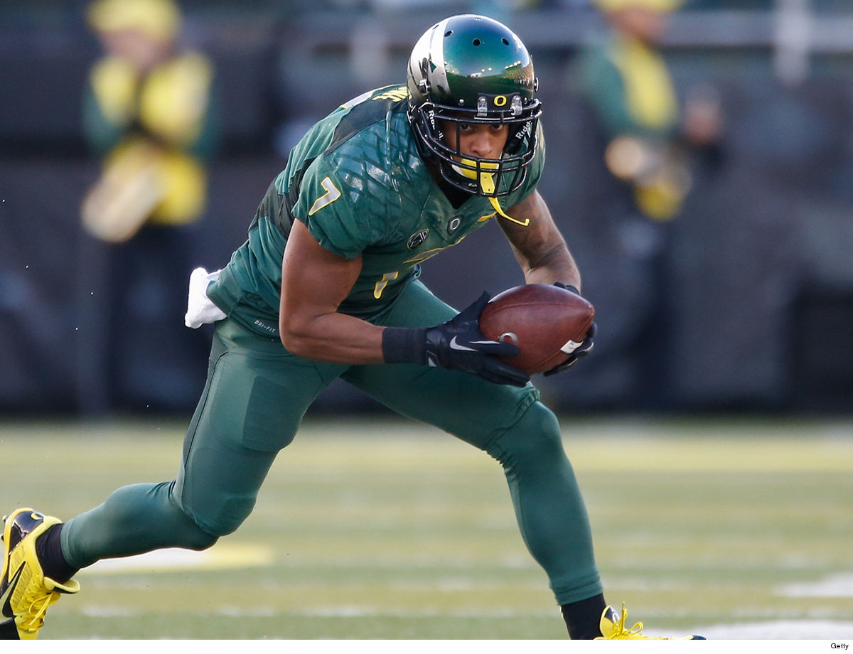 Ex-Oregon Ducks Star Keanon Lowe Stops Gunman At Portland High School ...
