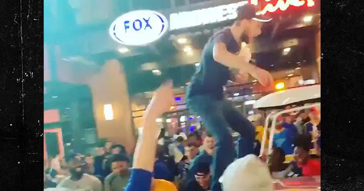 St. Louis Blues Fans Jump on Cars to Celebrate Stanley Cup | TMZ.com
